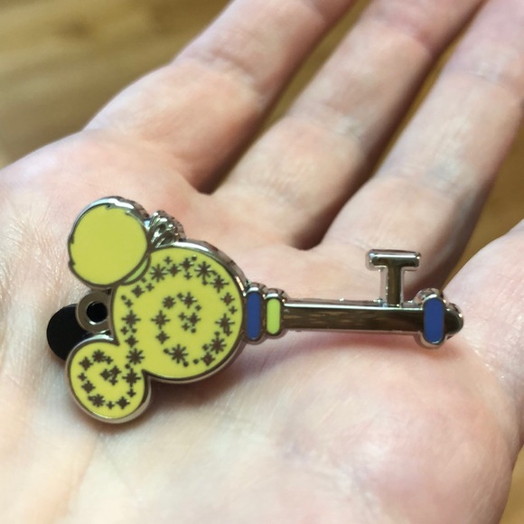 Disney | Jewelry | Disney Tinkerbell Limited Release Key Pin | Poshmark